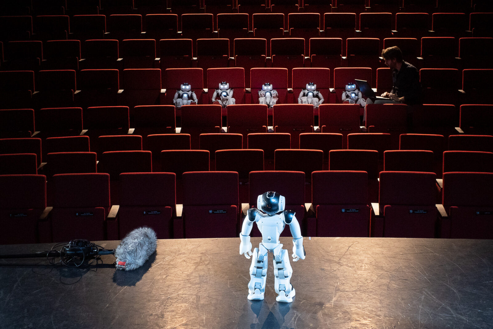 Performing Robots | Universiteit Utrecht
