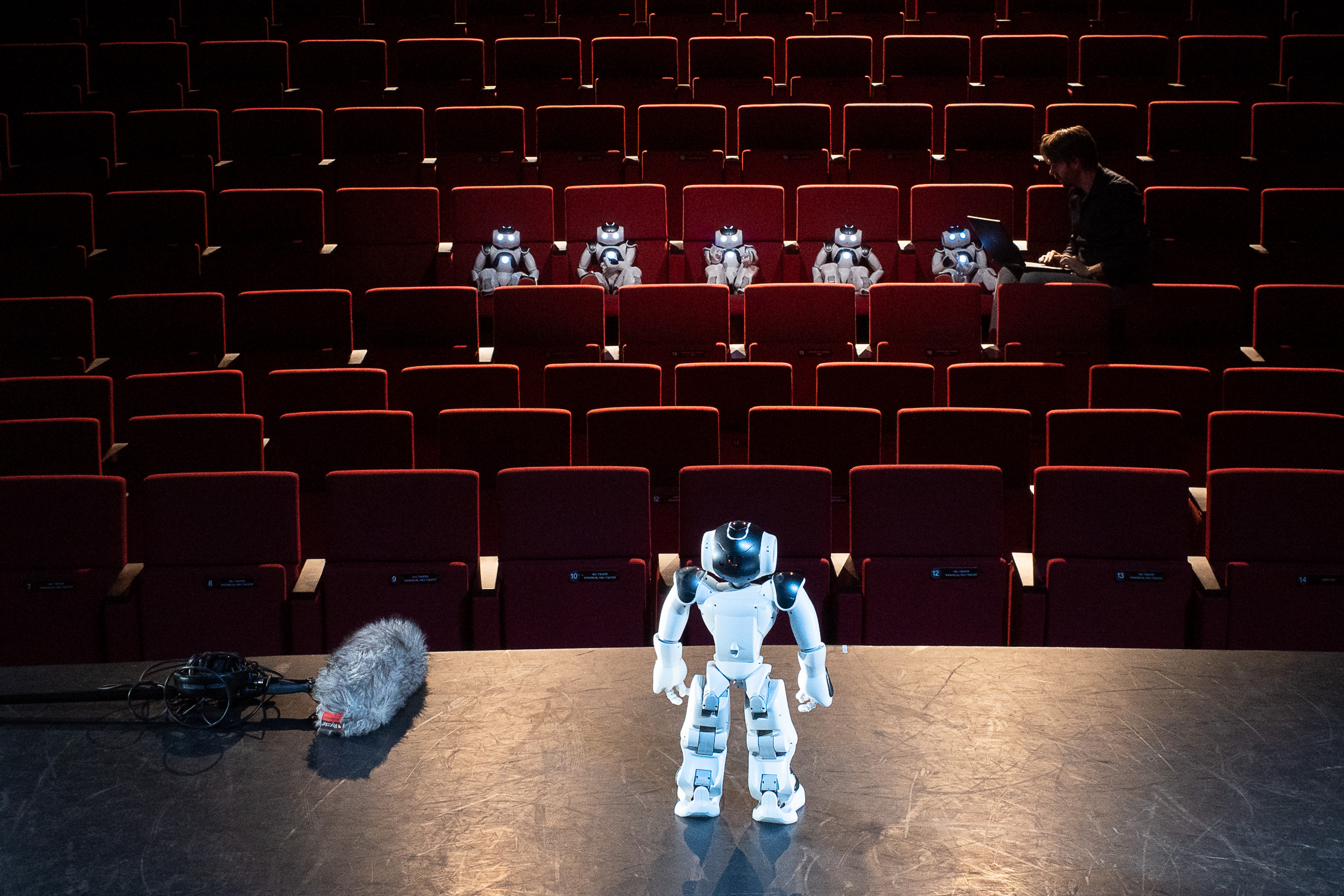 Performing Robots | Universiteit Utrecht